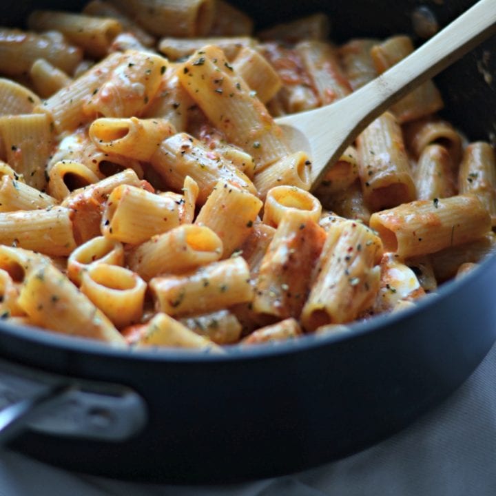 Meatless Monday: One Pot Garlic Tomato Butter Rigatoni with Burrata ...