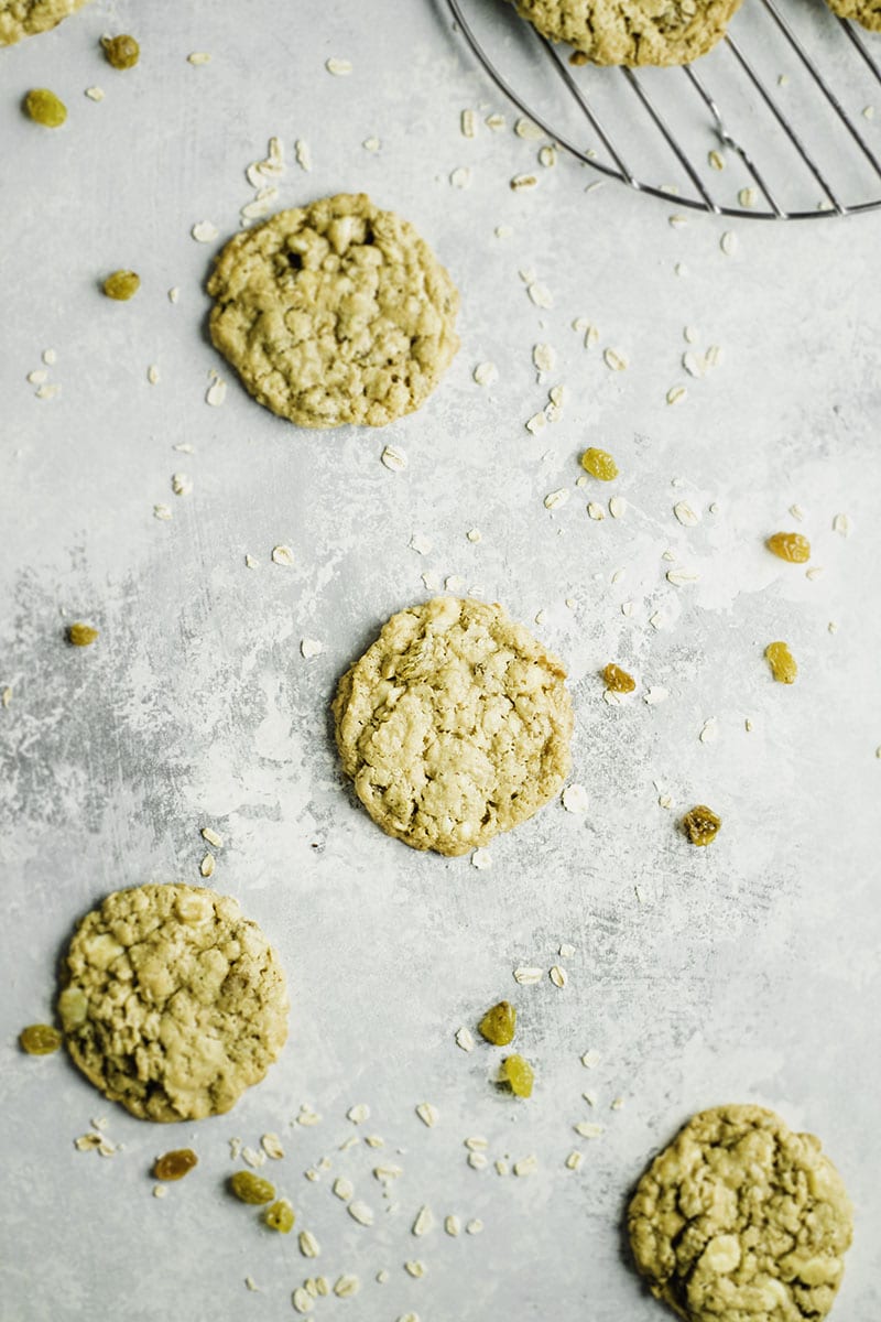 Oatmeal Cookies with White Chocolate and Golden Raisins | Sarcastic Cooking