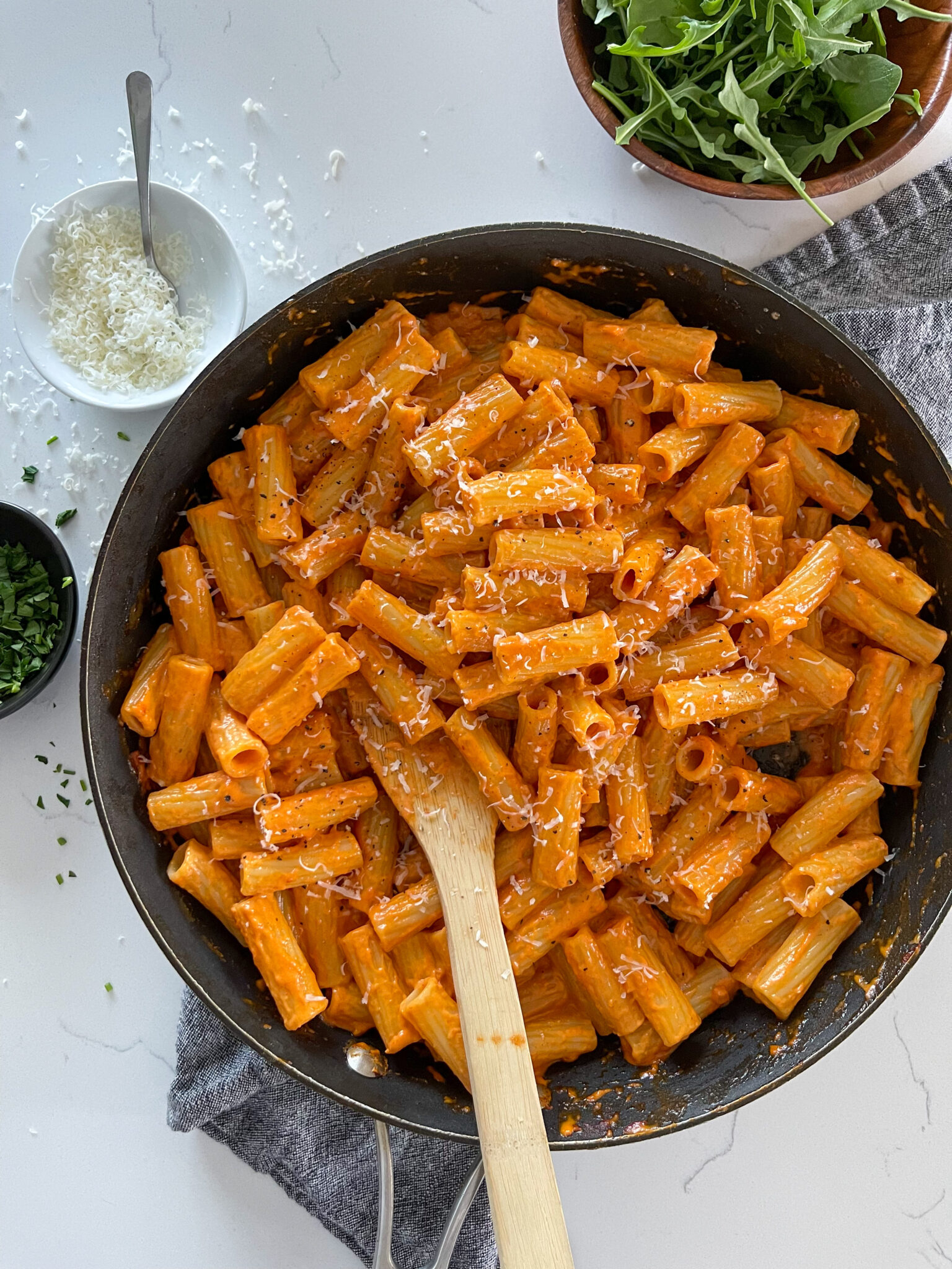 Rigatoni with Creamy Tomato Sauce - Sarcastic Cooking
